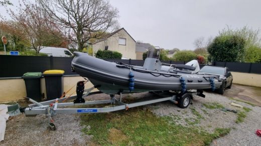 Alugar Semi Rígido 3D Tender Xpro 589 (2023) em Savenay - Scansail